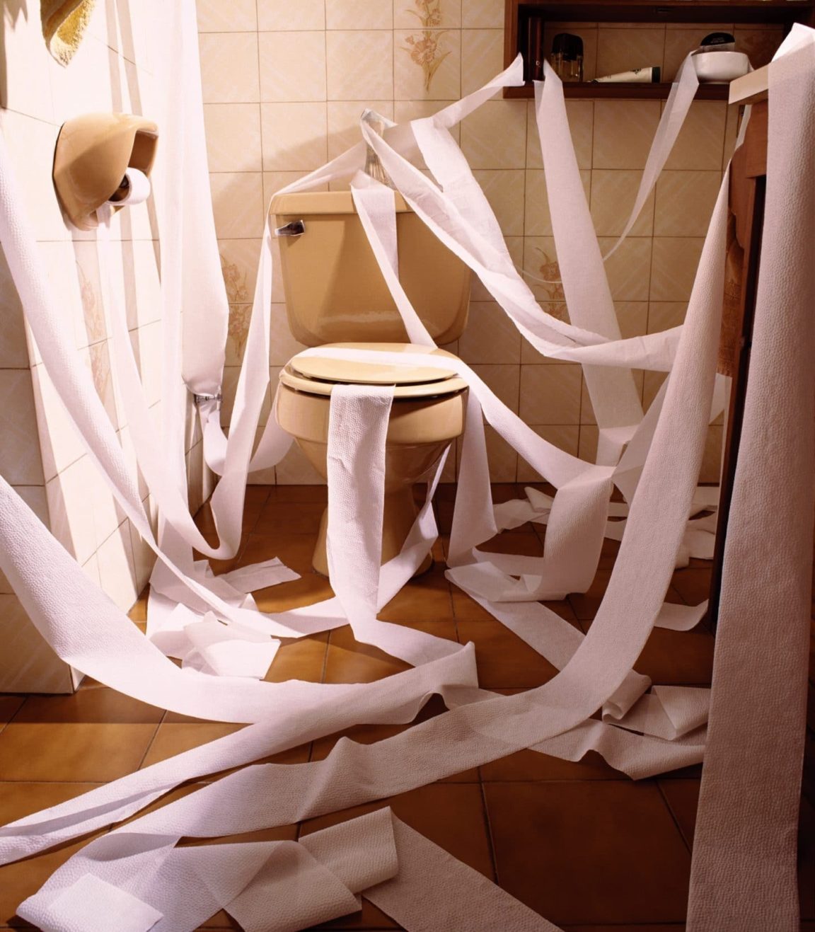 Messy bathroom - Brilliant News