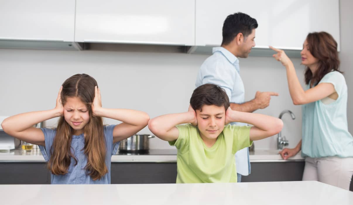 Arguing in front of the kids, couples fighting - Brilliant News